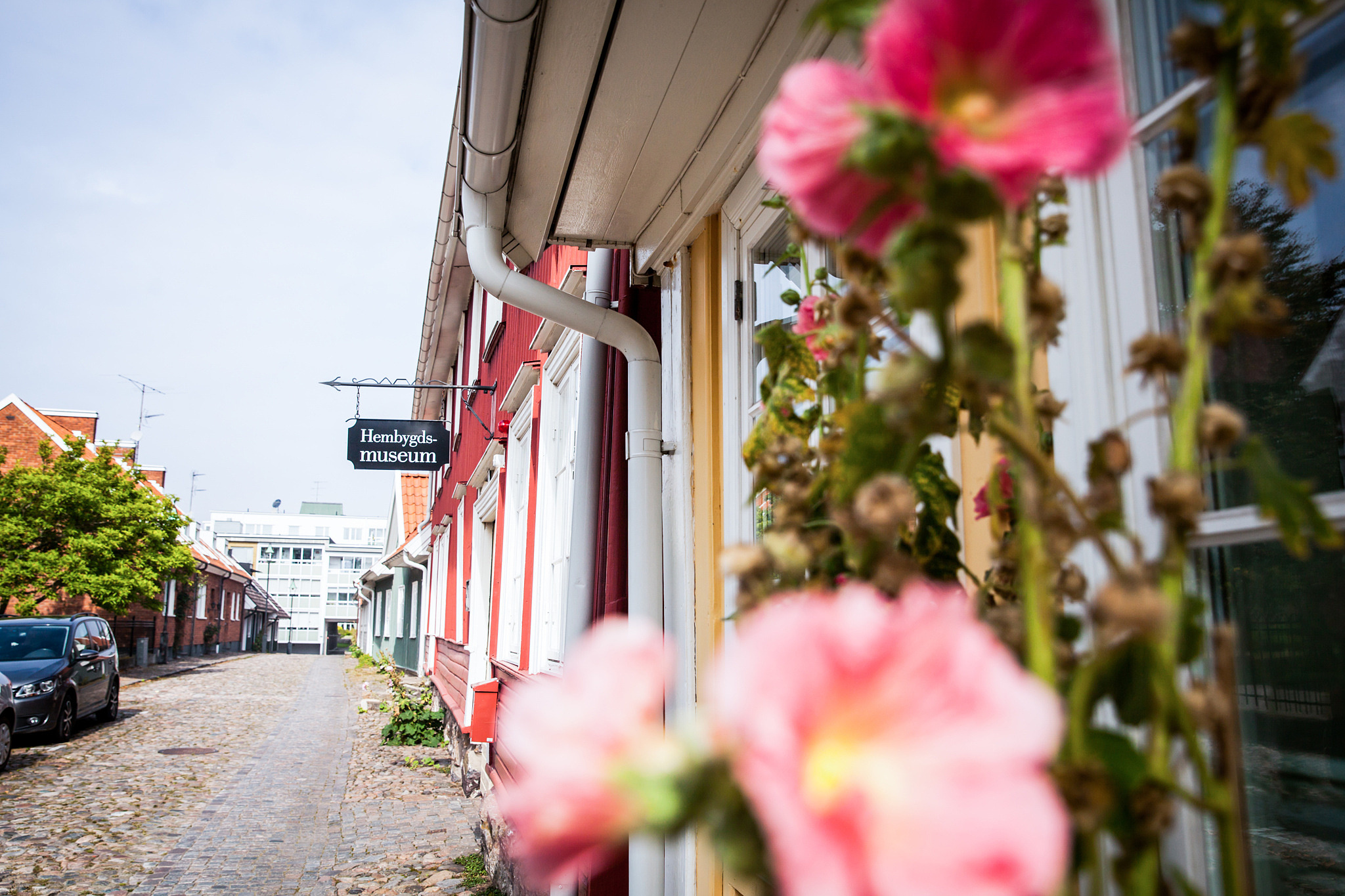 Hembygdsmuseet ligger på S:t Lars Kyrkogata precis bakom S:t Laurentii ...
