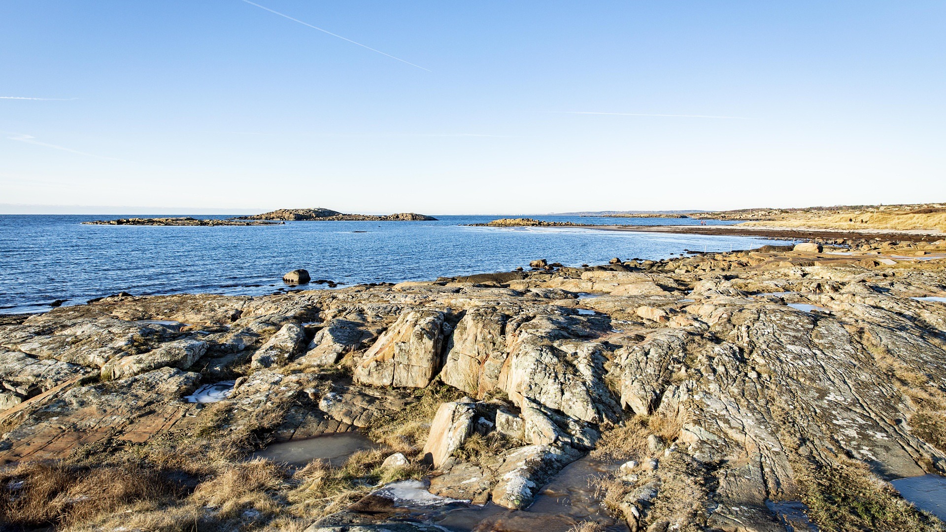 Klippor med utsikt över havet