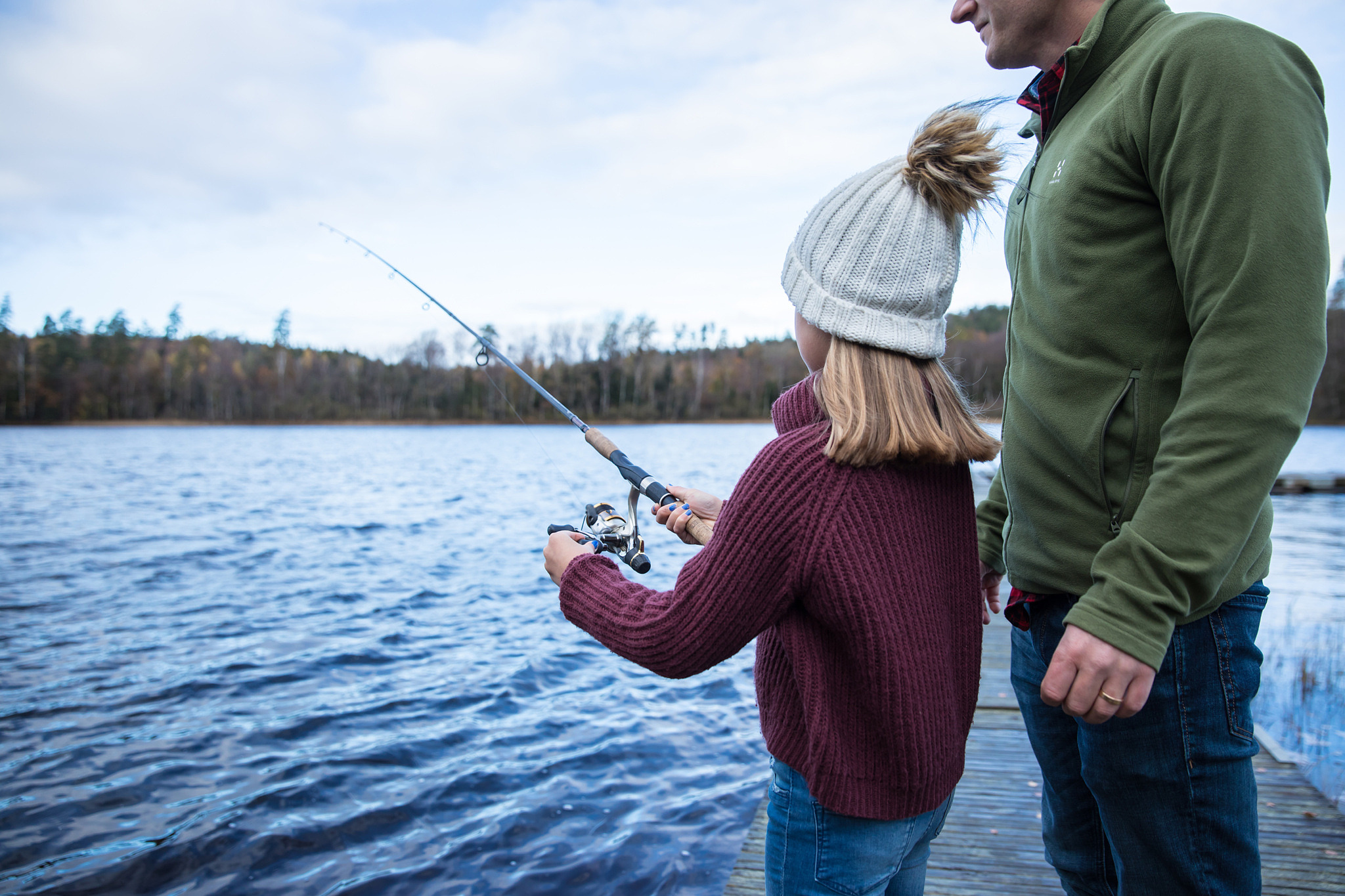 Ljungsjön är en populär badsjö med brygga, grillar, bord och bänkar ...