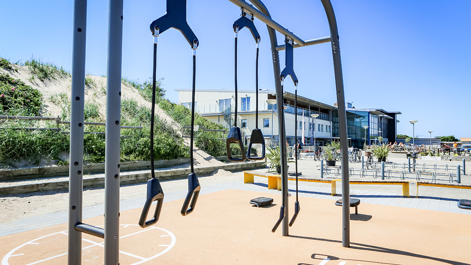 Mitt på Skrea strand, precis vid Ocean Hotel, ligger ett välförsett ...