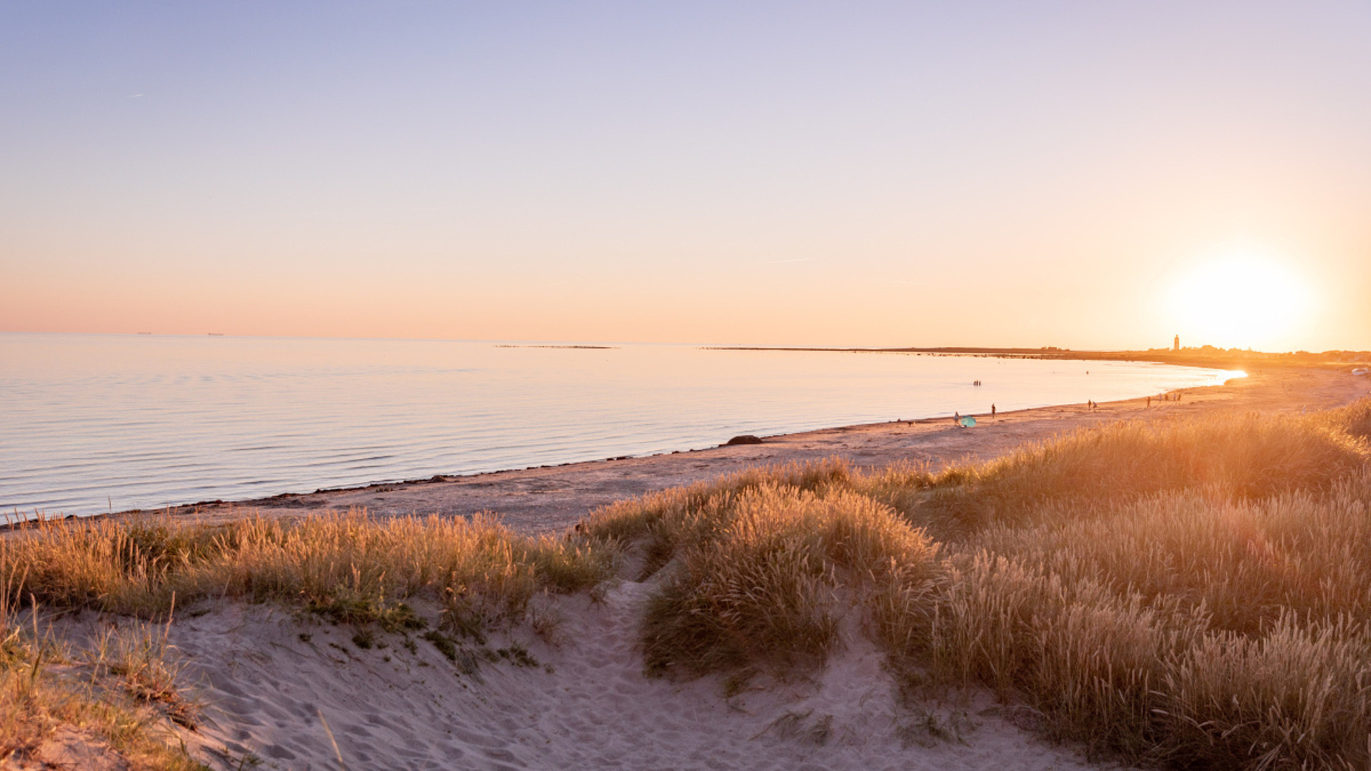 solnedgång över strand