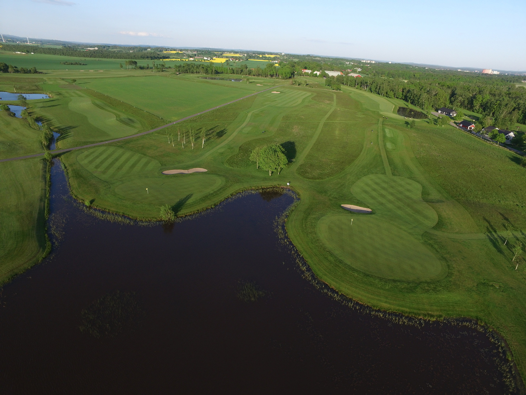 Om du gillar flacka och lättpromenerade banor, men med utmanande vatten ...
